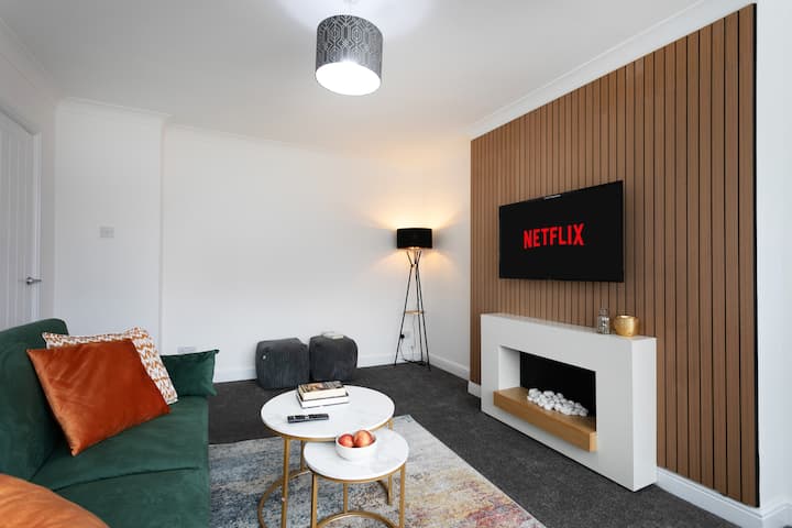 Large 4-bdr|contractor|sleeps7|parking|wifi|garden - Lincoln
