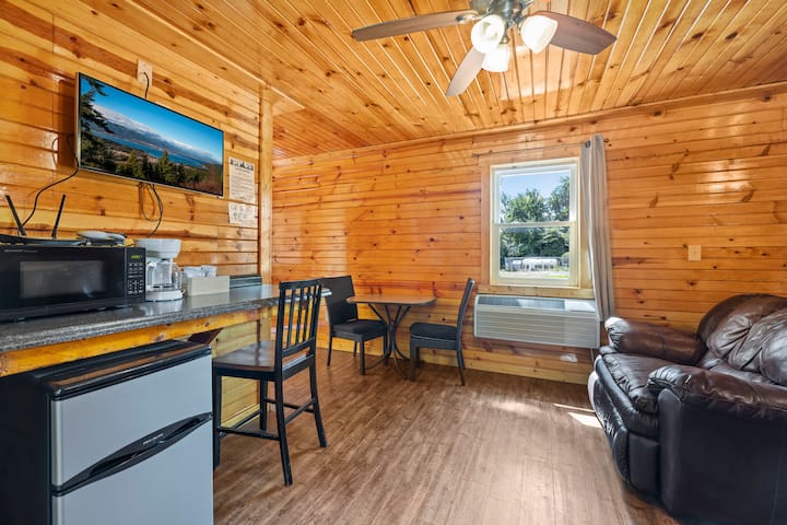 Adventure Villa Studio Cabin #5 - Mad River Moutain, OH