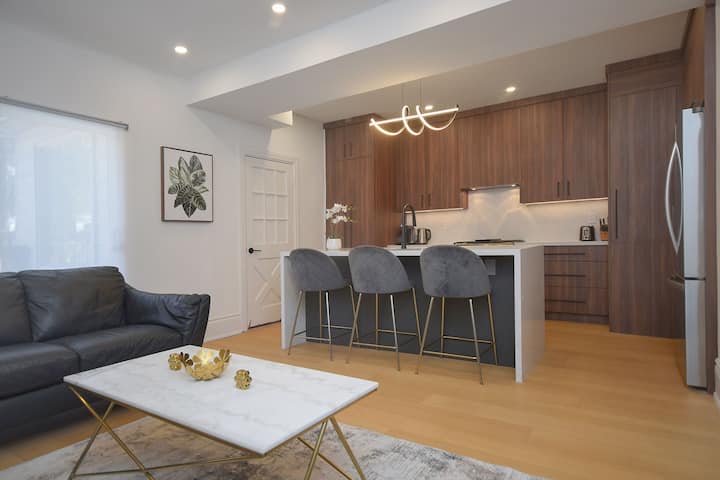 Updated Home In Prime Location - Toronto