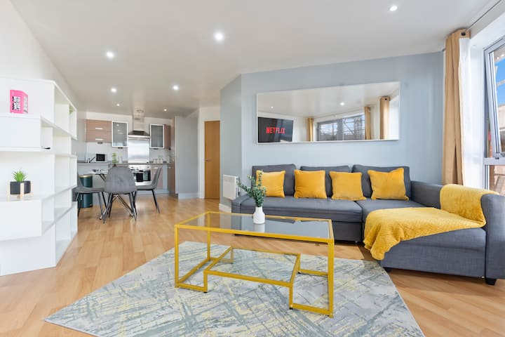 The Crown Suite-citycentre-sleeps 8! - Birmingham