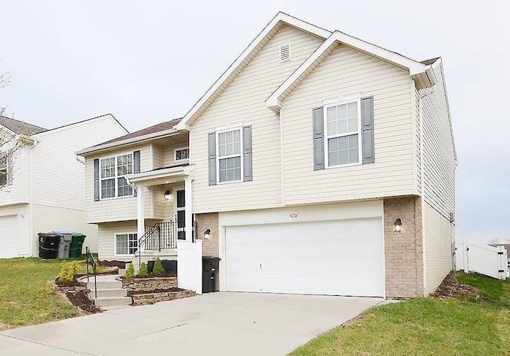 Centrally Located Family Retreat - Bennington, NE