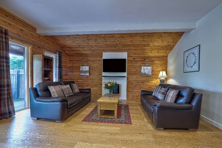 Spacious Lodge With Hot Tub & River Views (#4) - Ripon