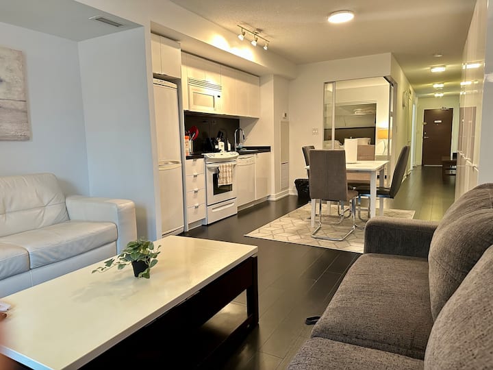 Spacious & Central 1 Bdrm 2 Real Beds - Toronto
