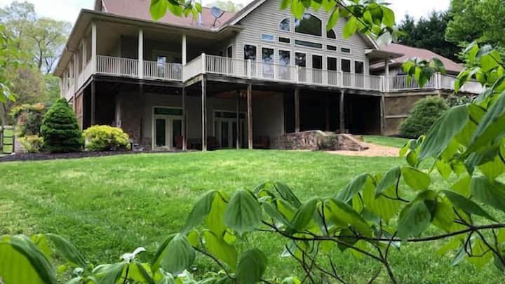 Lost Paddle Lodge - Lake Anna, VA