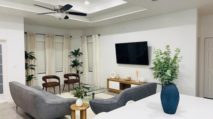 Modern Private House W/ King Bed - Lehigh Acres, FL