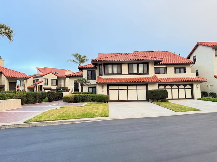 Oxnard Townhome: Beachside Bliss - Oxnard, CA
