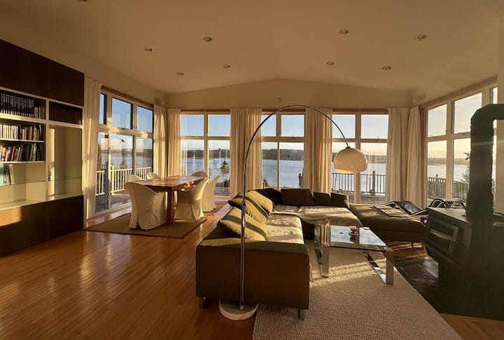Leaper Lodge: Oceanfront Hideaway, Sauna & Hot Tub - Nova Scotia