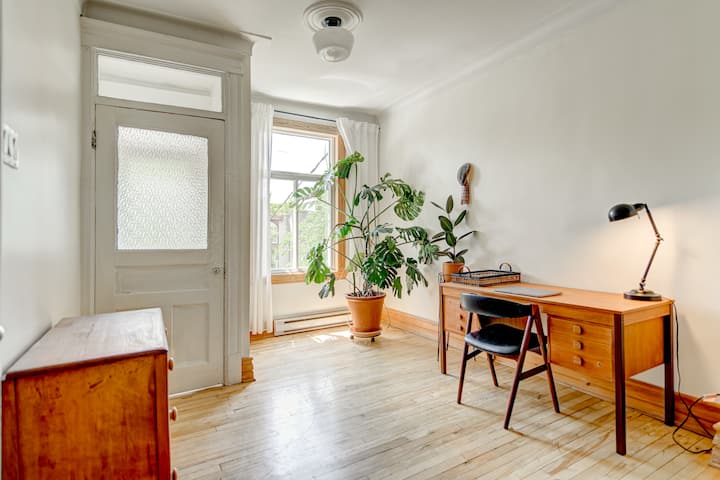 Charmant Aparthôtel, Marché J-talon - Laval, Quebec, Canadà