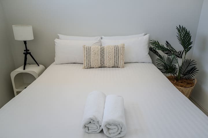 Upstairs @ Shop & Stay Retreat - Perth
