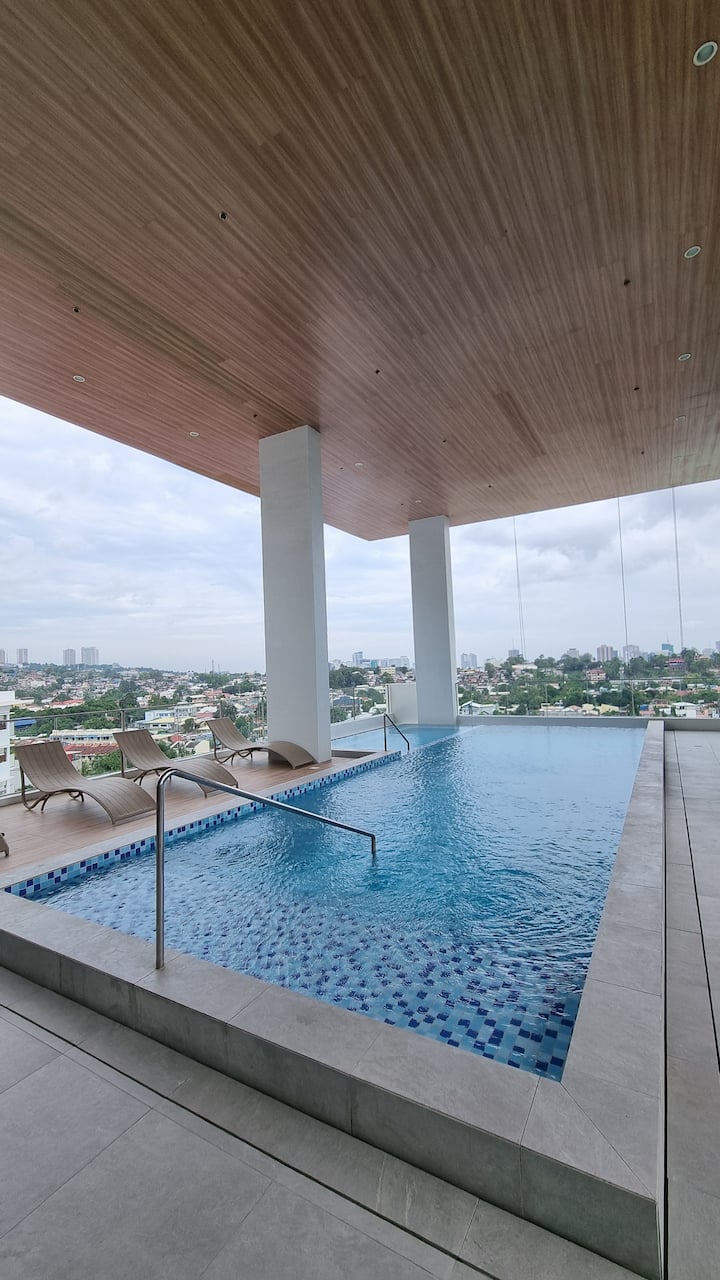Relaxing Condo W/ Overlooking Pool In Cebu City - Cebu City