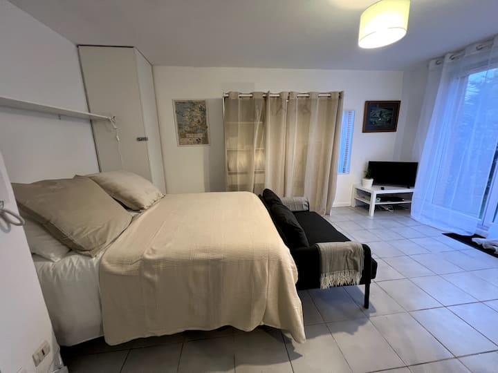 Studio-jardin Privé
Piscine&tennis
Calme&climatisé - Tournefeuille