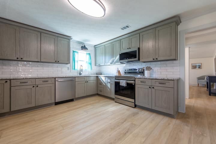 Charming 3br + Private Studio - Panama City, FL