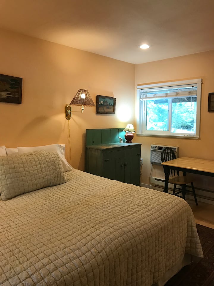 Motel Del Rogue Spa Tub Room #2 - Grants Pass, OR