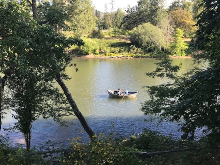 Motel Del Rogue Spa Tub Room - Grants Pass, OR
