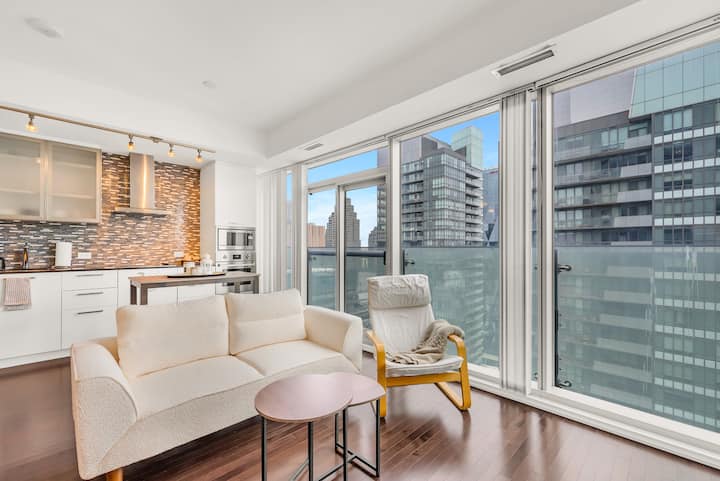 Stylish 1br Condo On 40+ Floor W/ Amazing View - Toronto