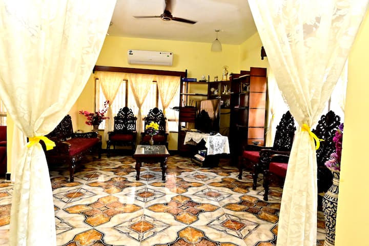 Colva Beach, 4 Bedroom House - Colva