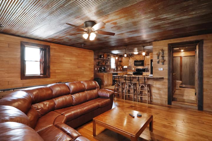Wanderlust Suite | King Beds! - Milford State Park, Milford
