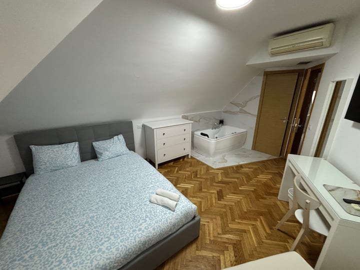 Casa 14 - Room With Jacuzzi Bath - Madrid