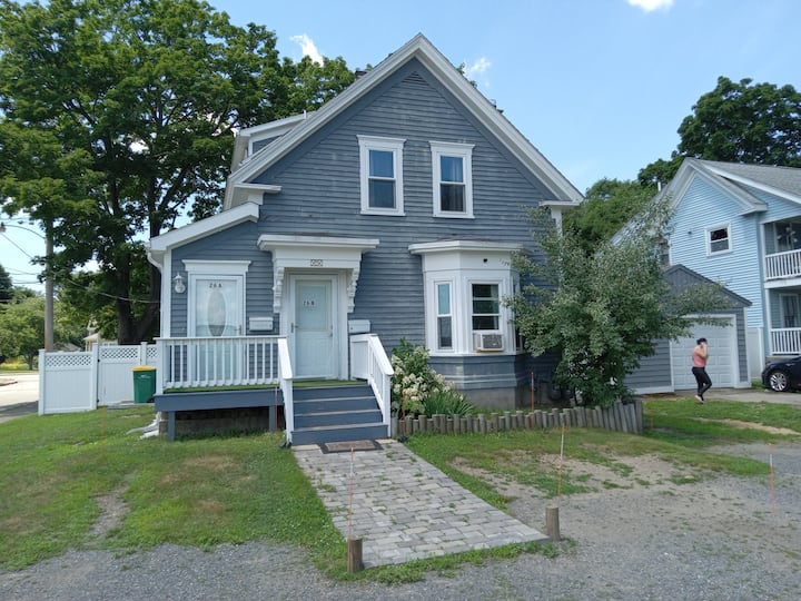 1st Floor Room - Mansfield - Foxborough, MA