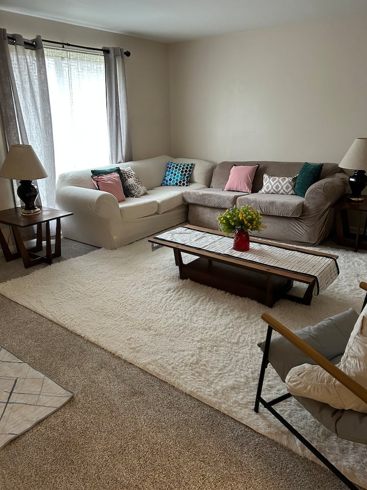 Cozy House 10 Min From Airport - Canal Winchester, OH