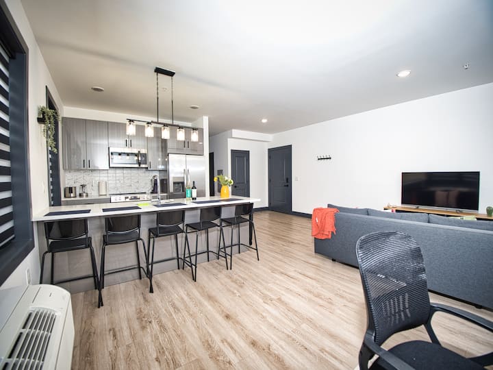 Great Location-20 Mins To Nyc-free Indoor Parking - North Bergen, NJ