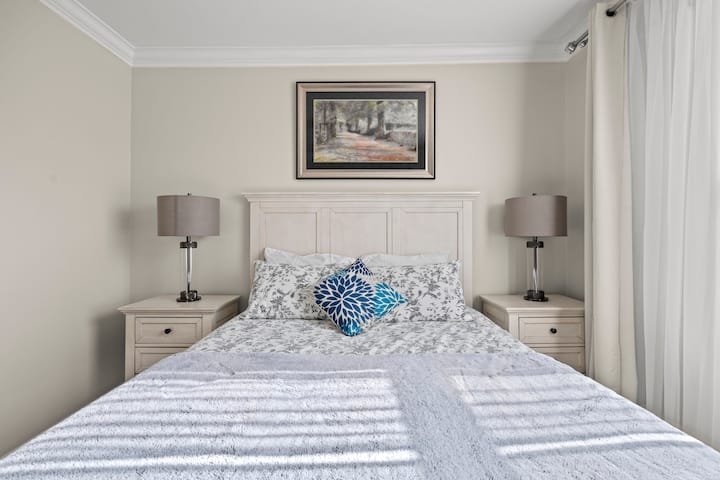 New 2br Large Kitchn Parkin Subw - Toronto, ON