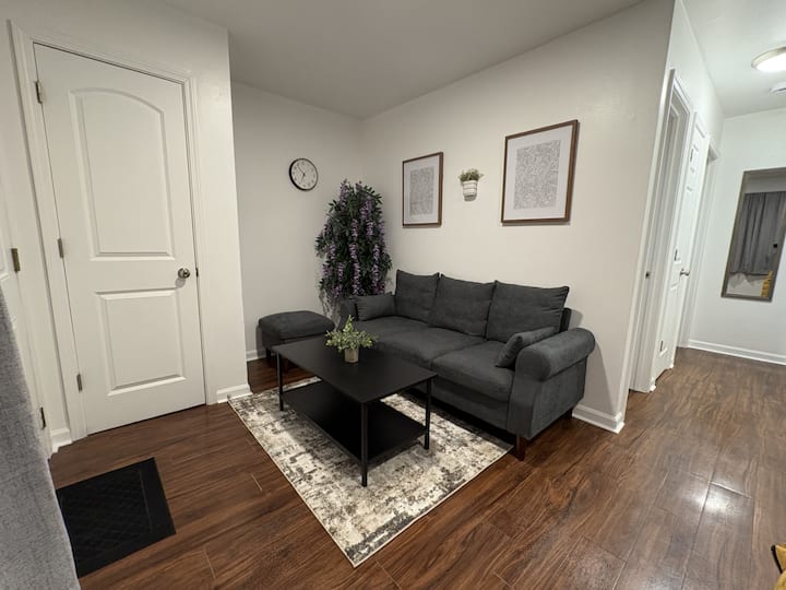 Charming 2 Bedroom In Sycamore - DeKalb, IL