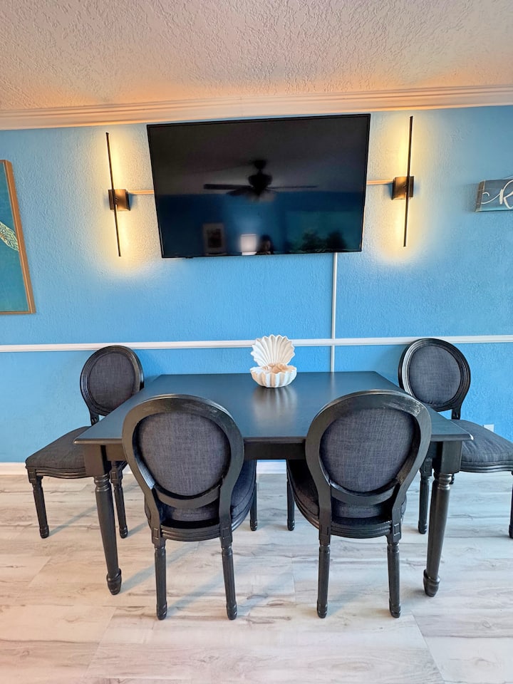 The Blue Turtle, 217: Right On The Beach - Daytona Beach, FL