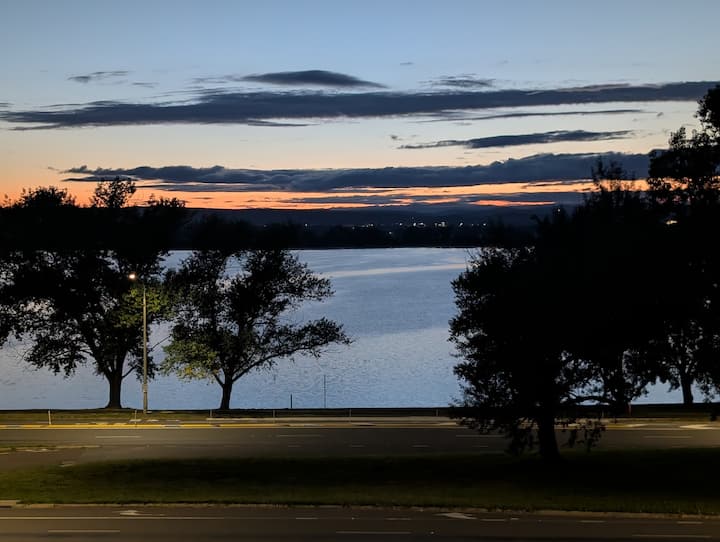 Canberra By The Lake - 