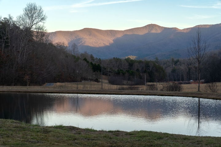 Historic Souther Country Inn - Spacious Retreat! - Young Harris, GA