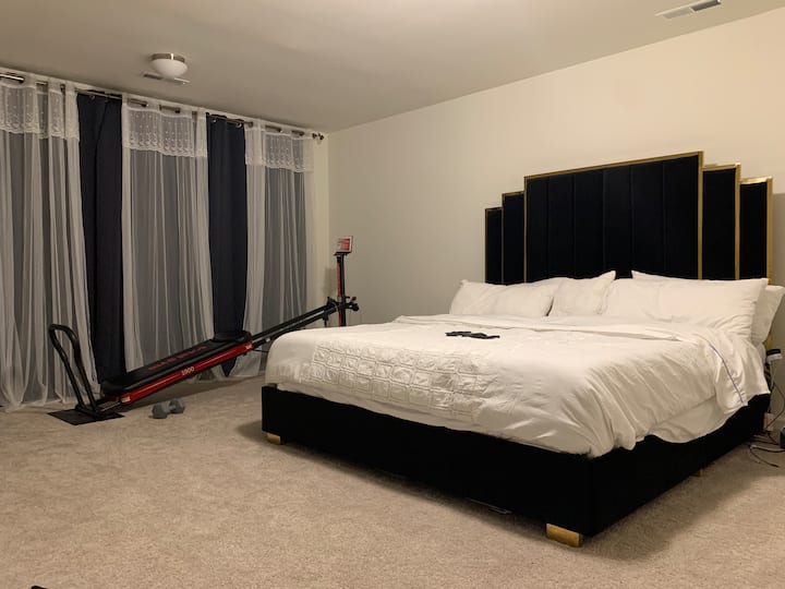 King Bed 7 Min To Hpu & Downtown - High Point, NC
