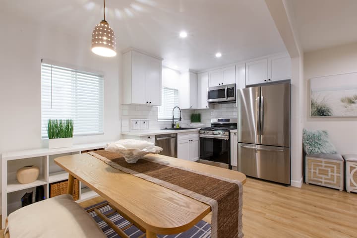 Stylish Long Beach Retreat | Walk To Beach & Bars! - Long Beach, CA