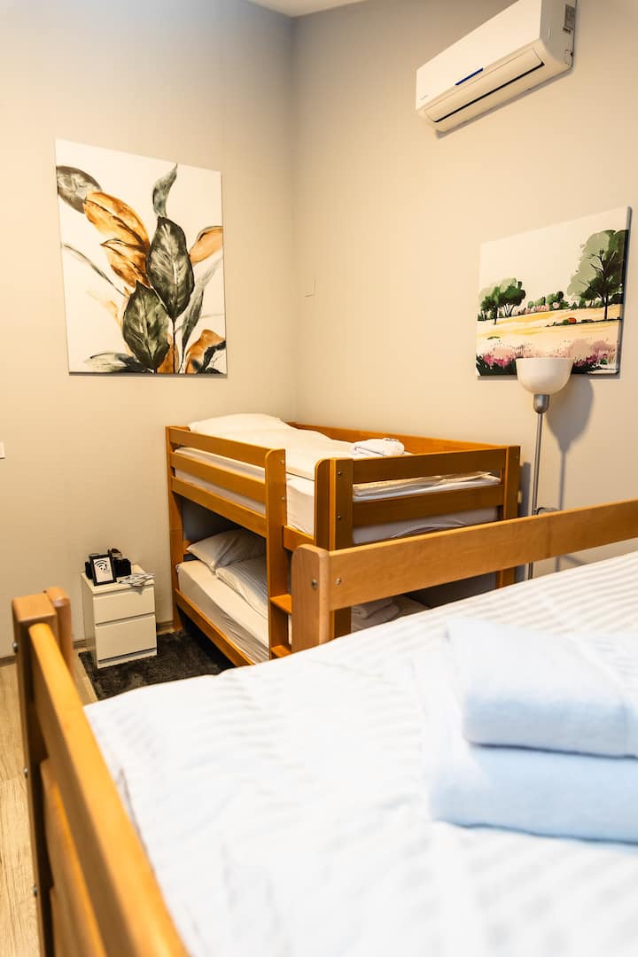 Four-bed Dormitory (Male) With Shared Bathroom - Zagreb