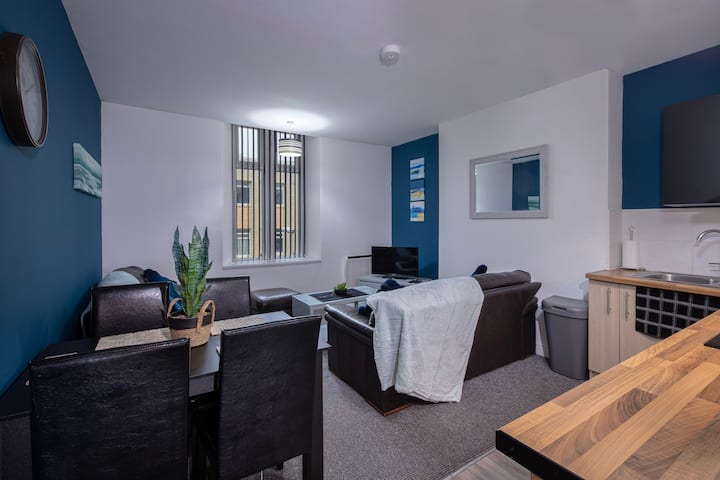 2 Double Bedrooms - Central Location - Blackpool