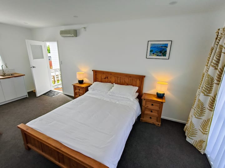Rest & Relax At Nook By The Lake - Taupo