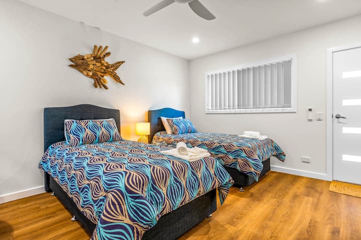 Twin Room In Brand-new Motel - MacLeay Island