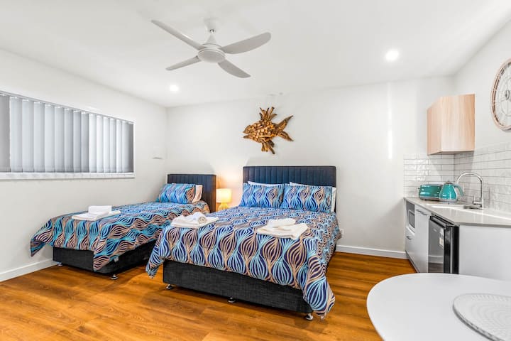 Family Room In Brand-new Motel - Russell Island