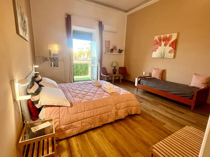 " Victoria Domus " - Naples, Italie