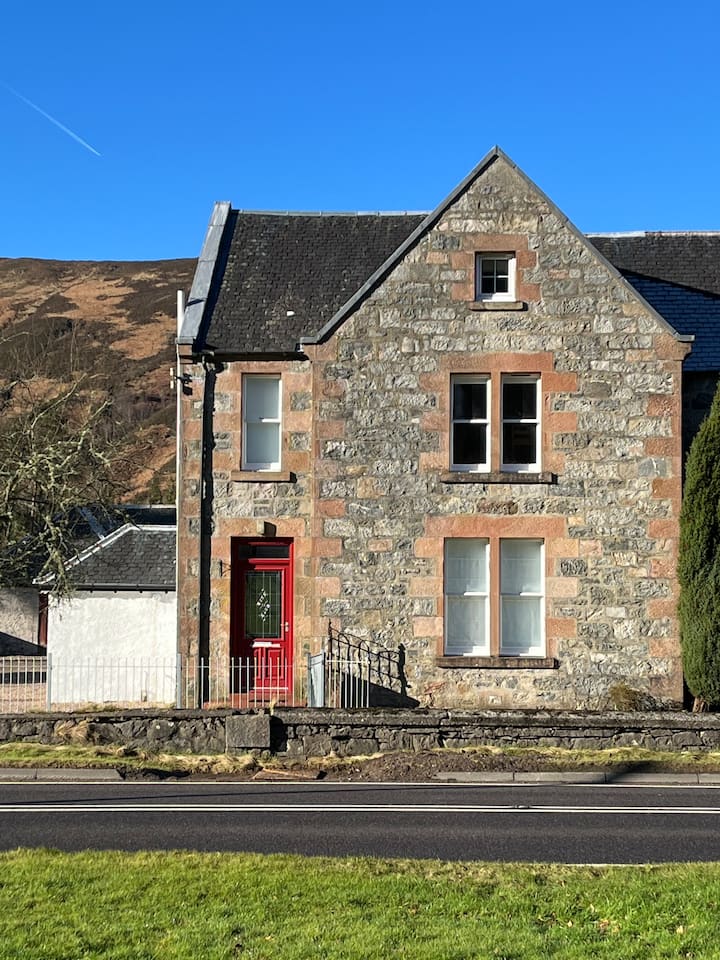 The Farmhouse Snug - Loch Lochy