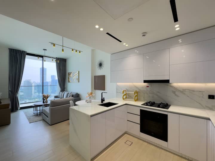 Cozy 1br In Jvc | Netflix, Pool (Pet Free) - Dubai