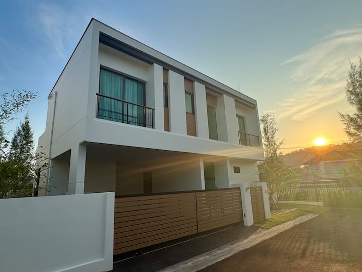 Serene 4 Bedroom Garden Villa - Phuket