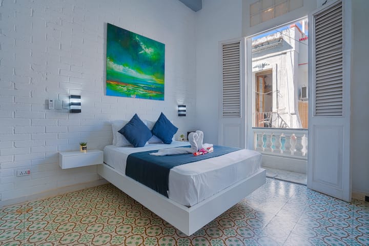 "Jacuzzi, Balcony & Free Wifi In Old Havana" - Havana