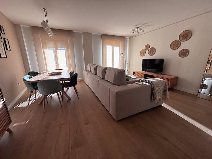Piso 100m2 Junto Plaza Mayor
(Min 30 Dias) - Valladolid