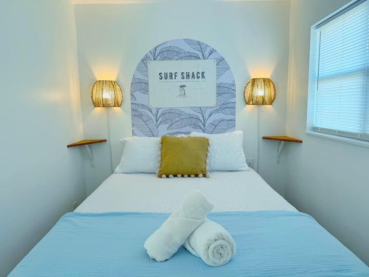 Bright Studio | Heated Pool | Walk To Beach - Treasure Island, FL