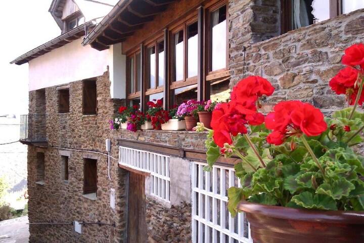 Casa Jan: Alojamiento Rural En Plena Naturaleza - Rialp