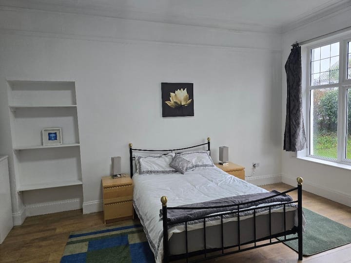 Large Double Rooms Near Beach - Falmouth