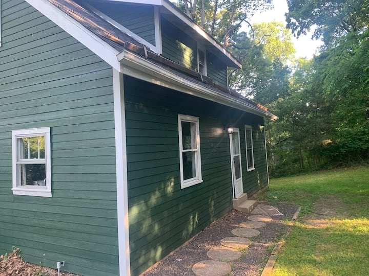 The Green House Of Castlewood - Eureka