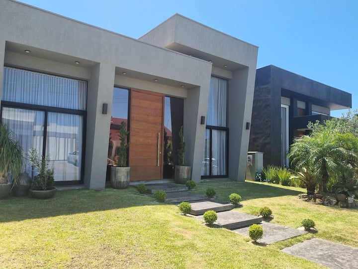 Casa Linda Em Condomínio Fechado - Capão da Canoa