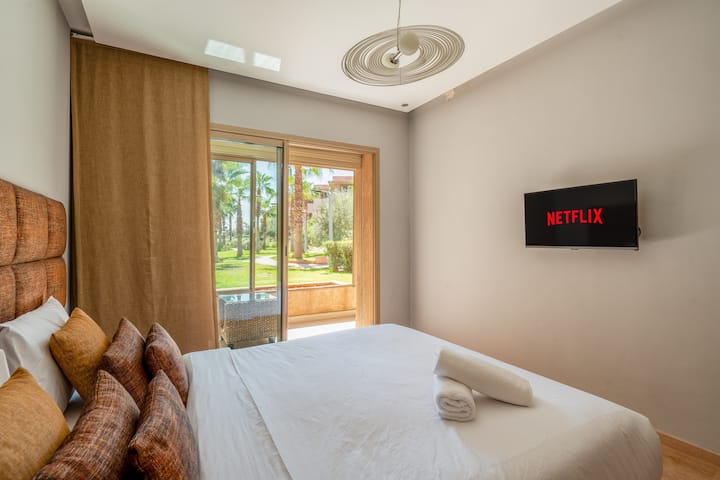 Sunny Golf Retreat: Pool Access & Two Bedrooms - Marrakech