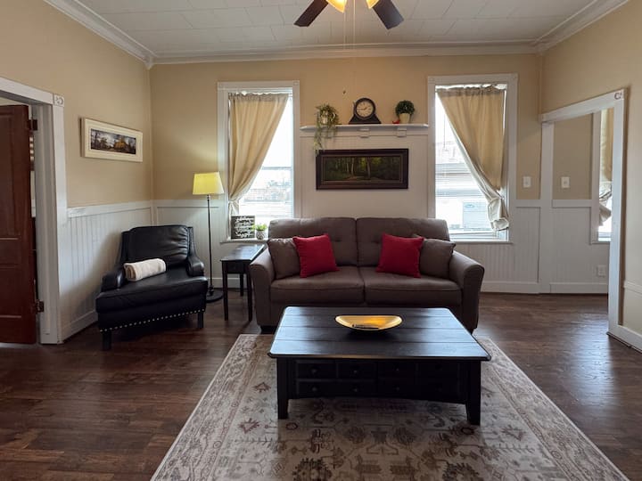 New York Style Loft In Nauvoo! - Nauvoo, IL
